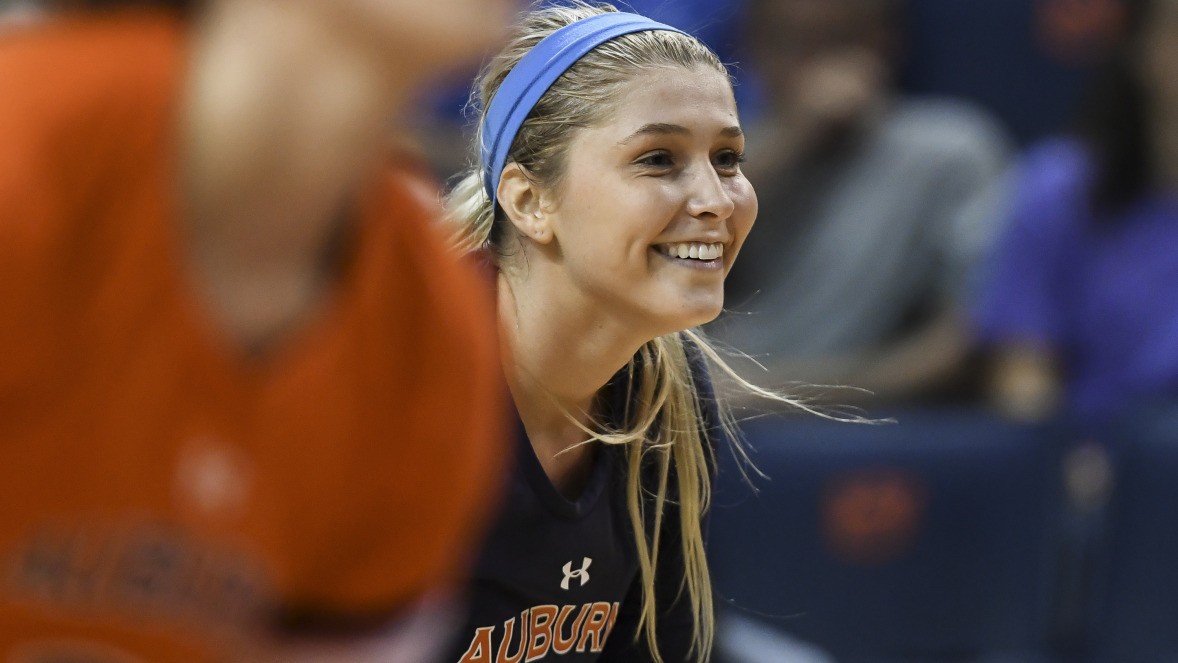 Jesse Earl Named AVCA All-America Honorable Mention