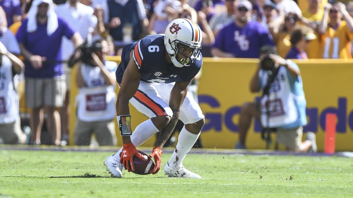 Braden Smith, Carlton Davis named to AP Midseason All-America Team