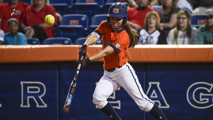 Softball. Tigers Round Out Opening Weekend of Fall Season