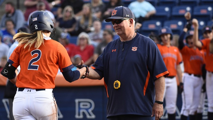 Softball. Tigers Prepare for Last Doubleheader of Fall Slate