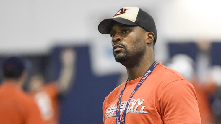 Football. Auburn hires Travis Williams as linebackers coach
