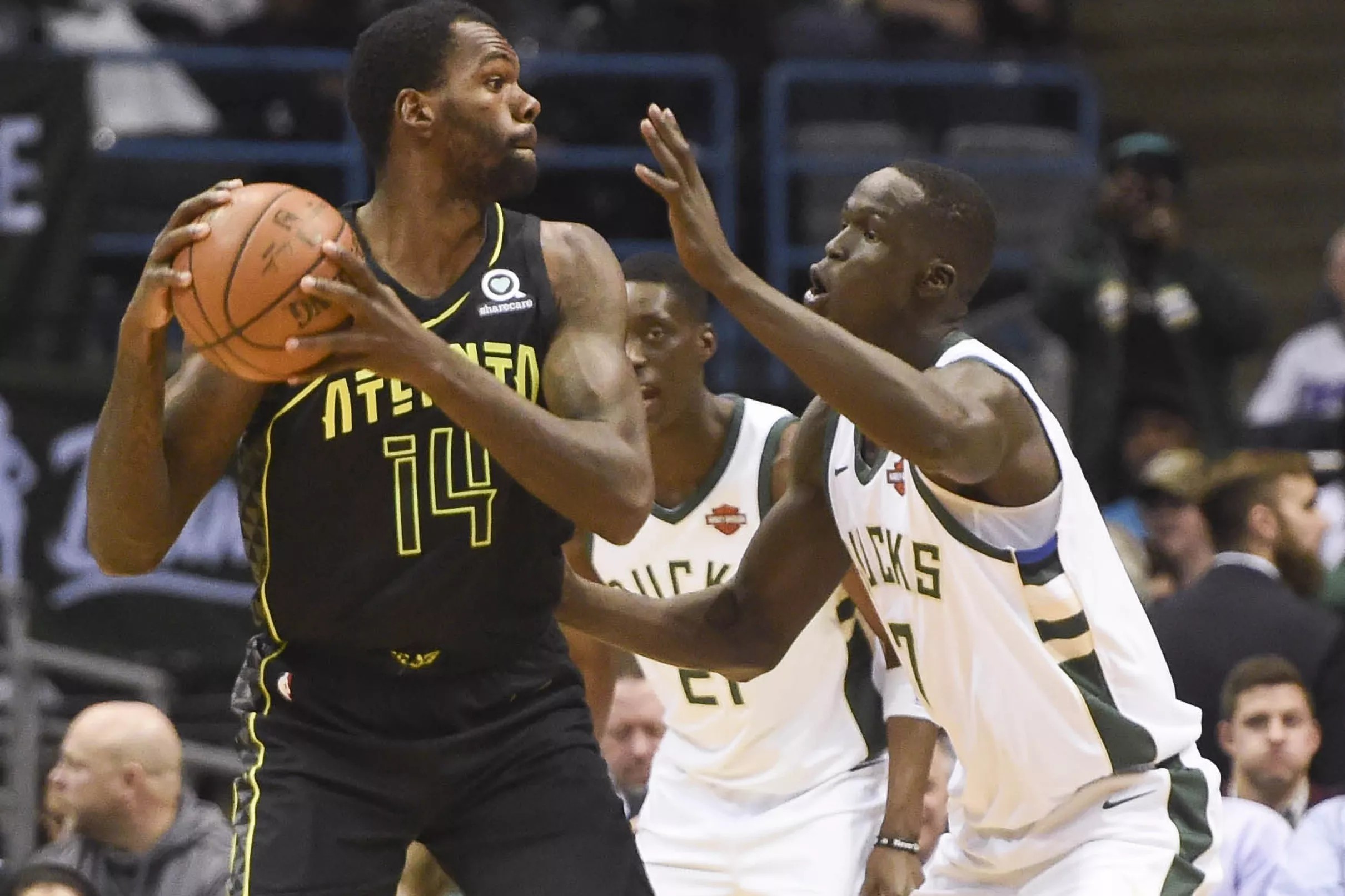 Hawks unable to complete comeback in Milwaukee