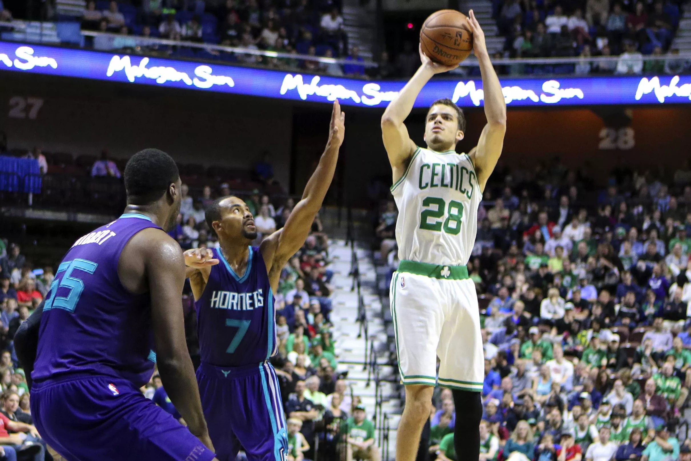 R.J. Hunter signs training camp deal with Atlanta Hawks