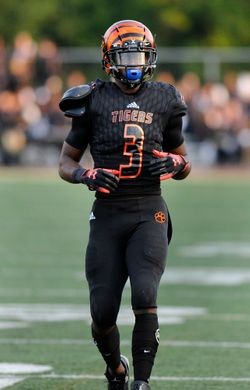 Signing day live updates: Oak Park QB Dwan Mathis flips to Georgia