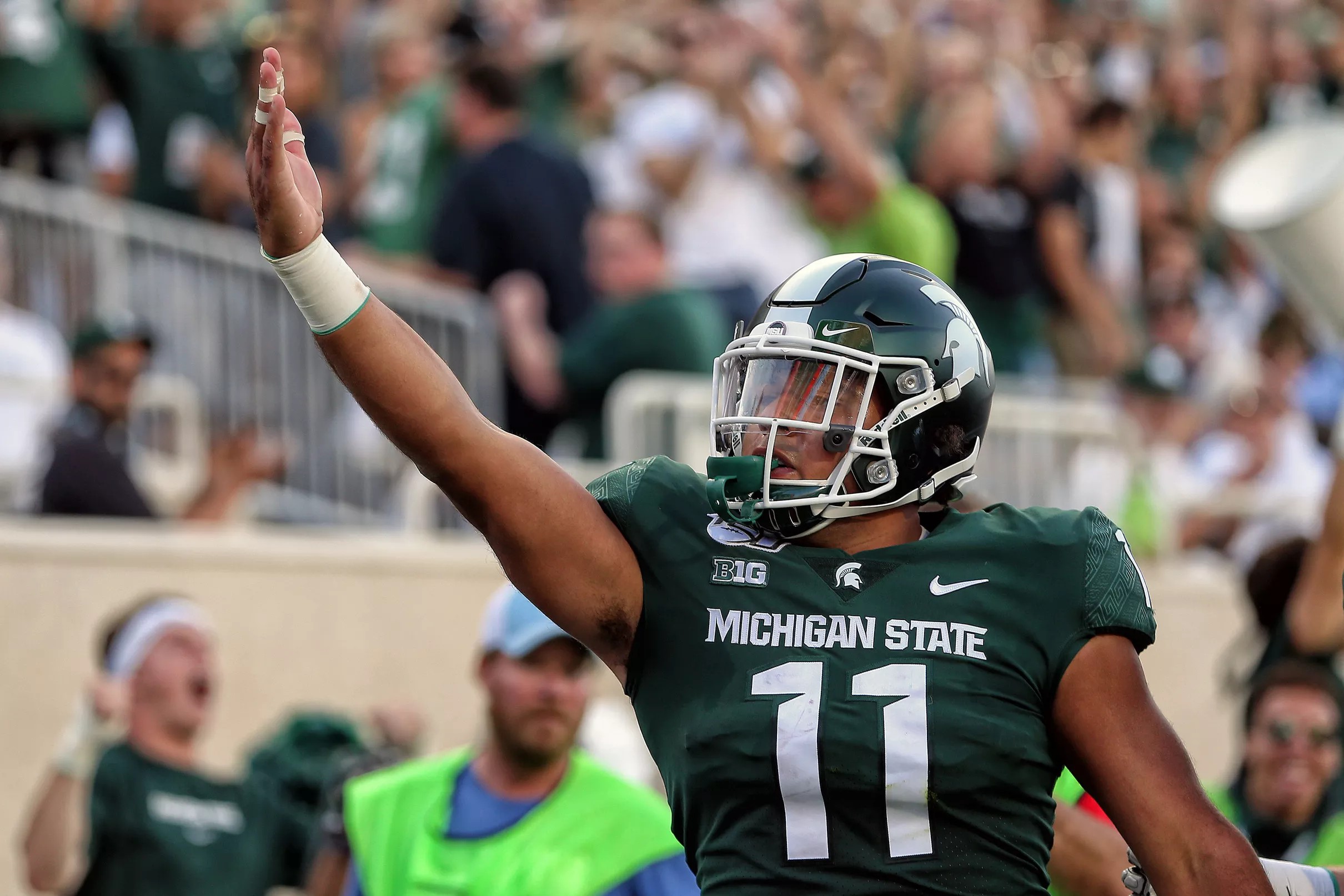 Preseason Awards Watch: Connor Heyward named to Paul Hornung Watchlist ...