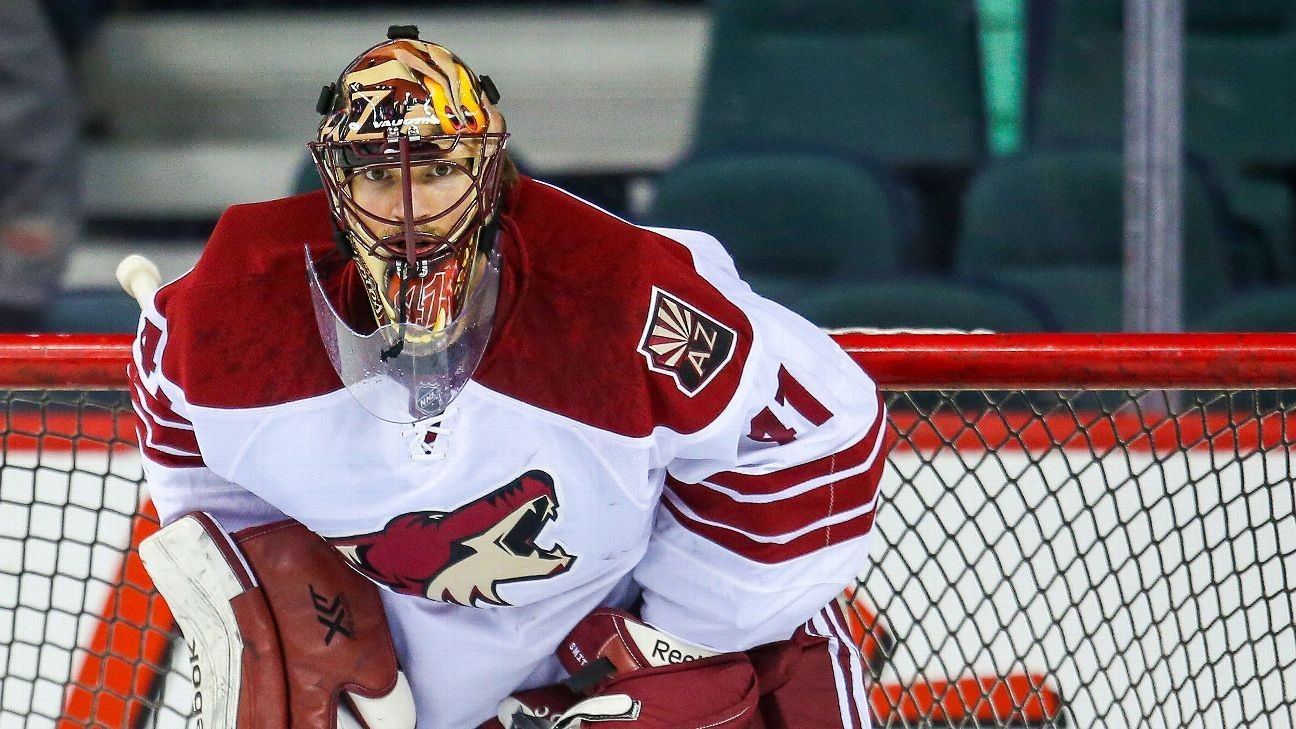 Coyotes swap goalie Mike Smith to Flames for package