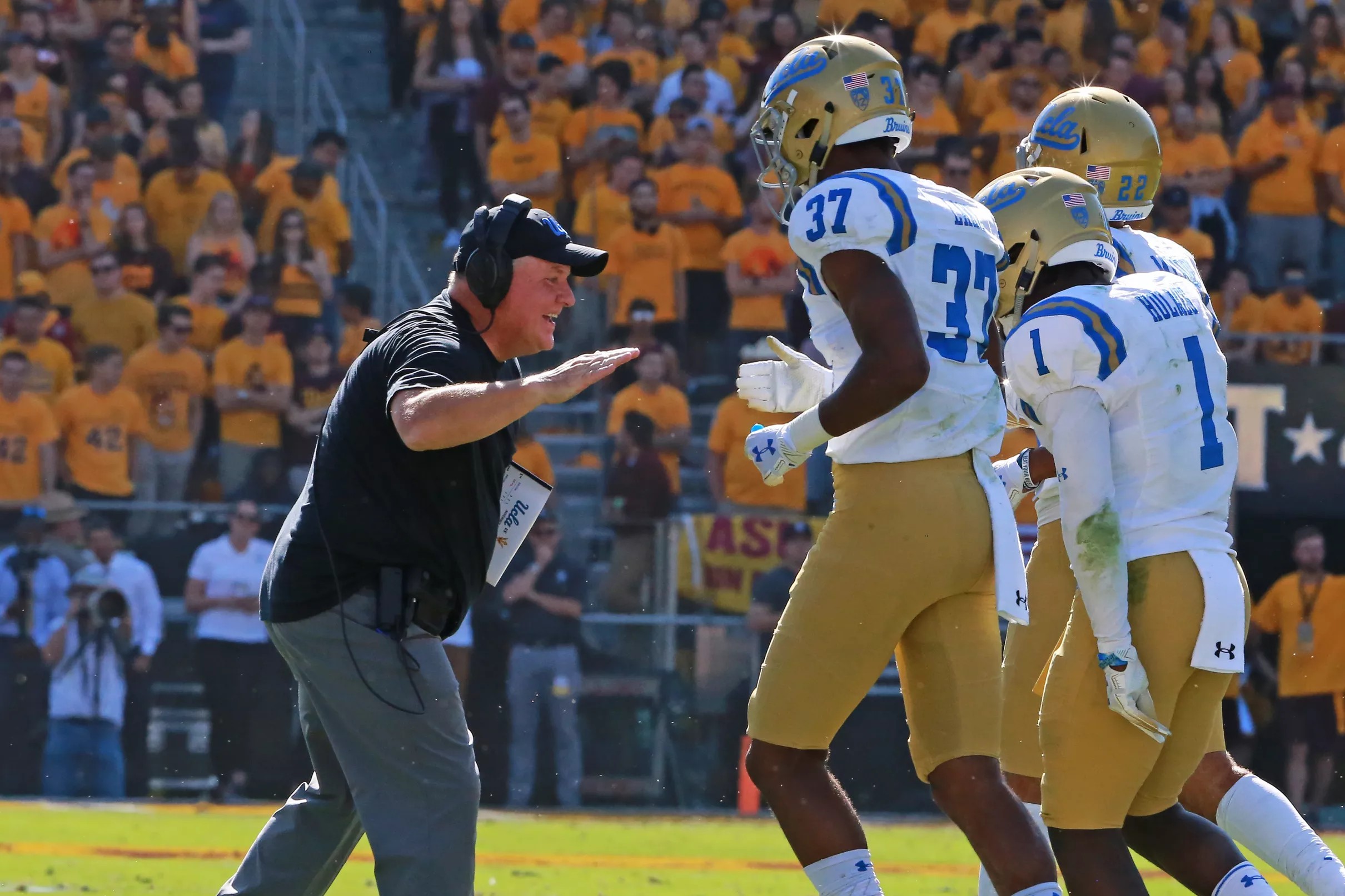 How to Watch UCLA Bruins at Cincinnati Bearcats: Game Time, TV Schedule ...