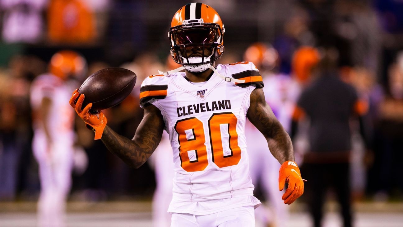 Browns WR Jarvis Landry passes physical, rejoins active roster