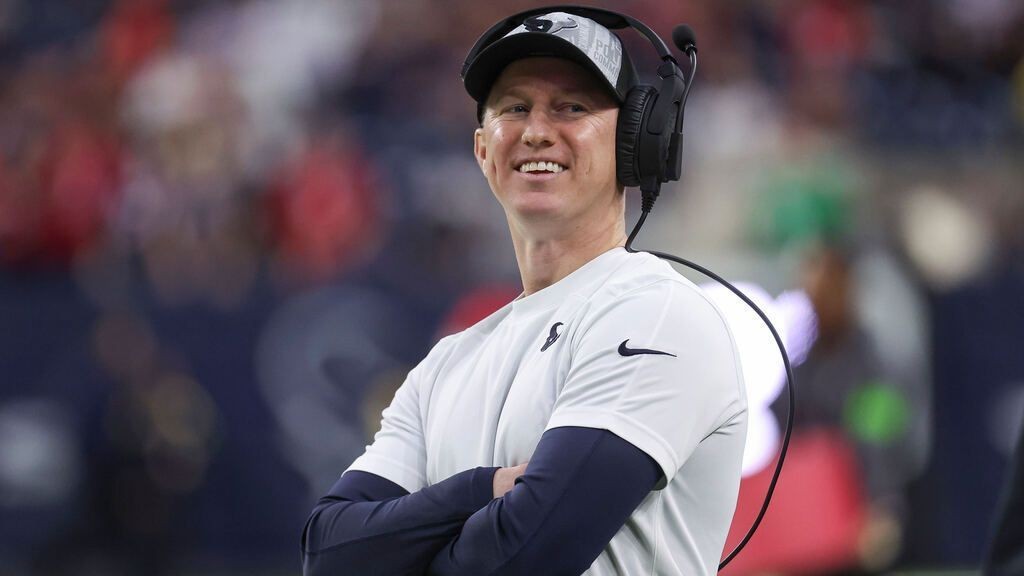 Sources: Star OC Bobby Slowik to stay with Texans for 2024