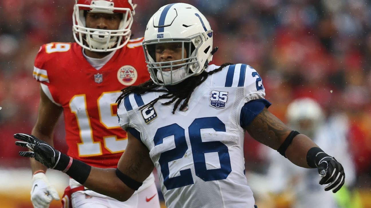 Geathers stays with Colts with one-year deal