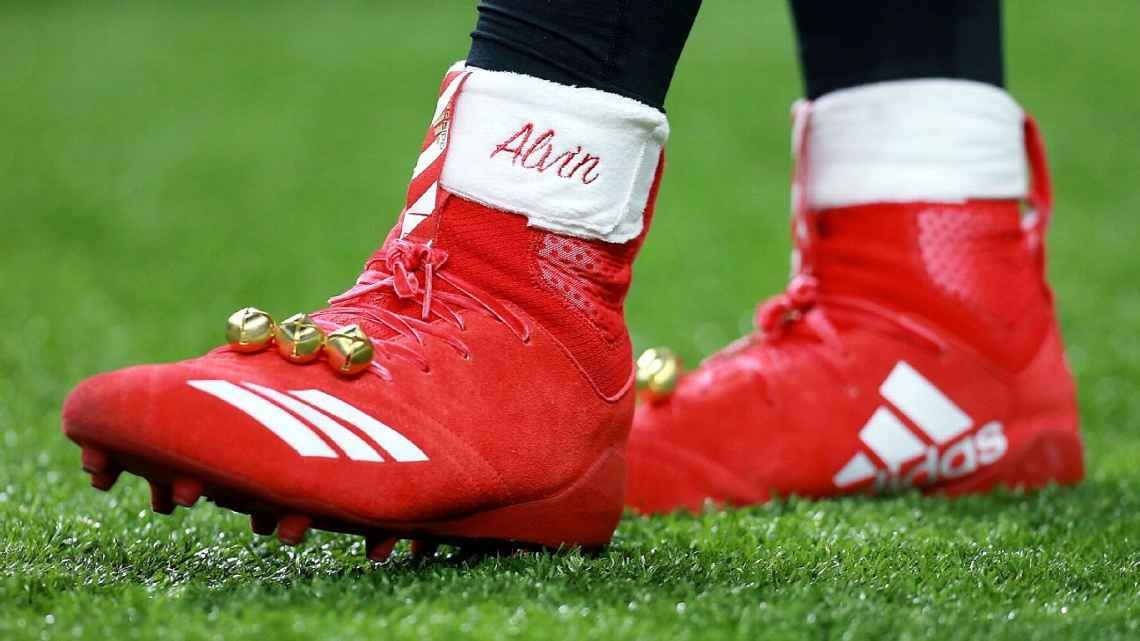 Kamara risks fine from 'Grinch' with red cleats