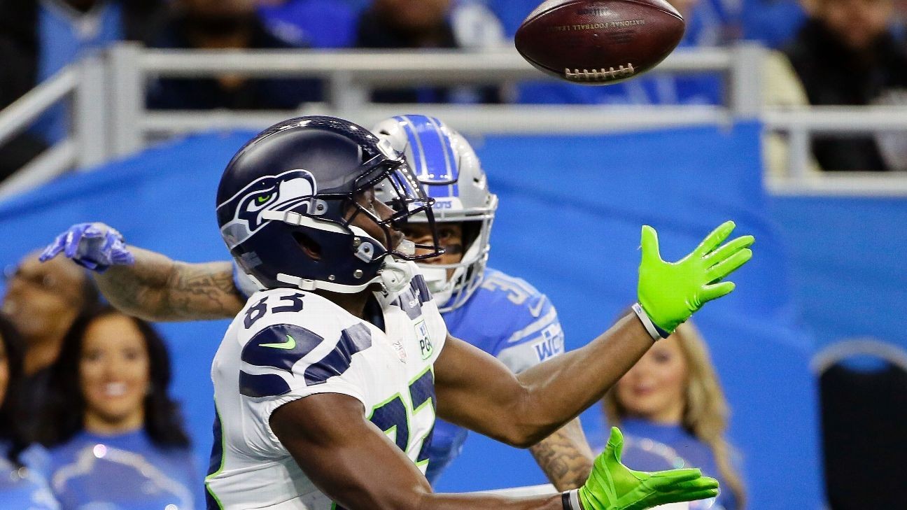 Watch: Seahawks' David Moore makes leaping, juggling TD catch