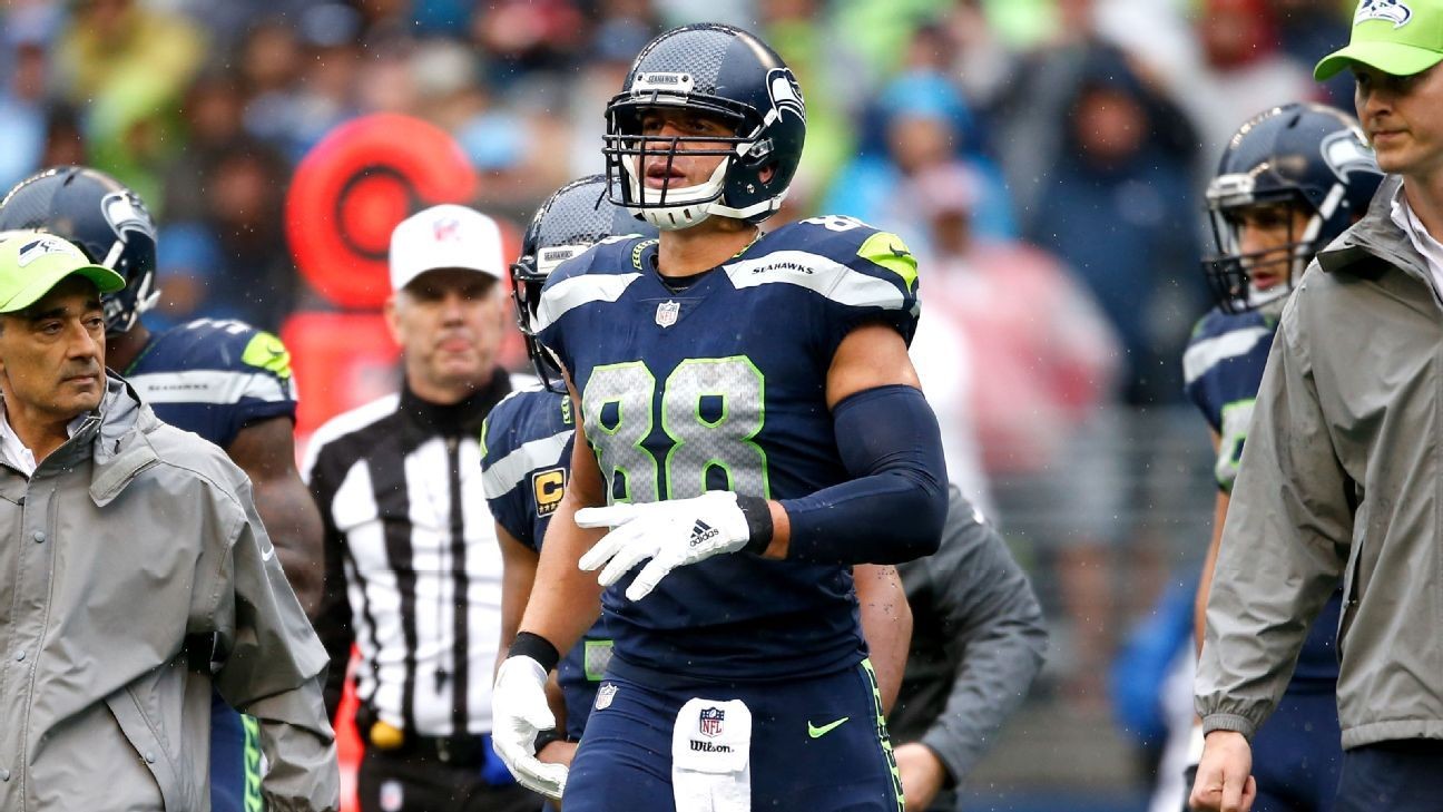 Ankle injury adds to rough start for Seahawks' Jimmy Graham