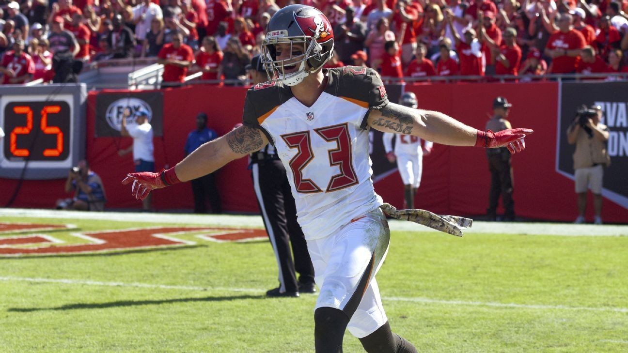 Bucs safety Chris Conte was playing with torn PCL when run over