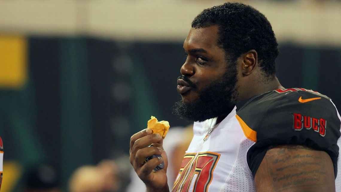 Bucs' Chris Baker on 'Hard Knocks' palm tree: 'We kind of fell in love'