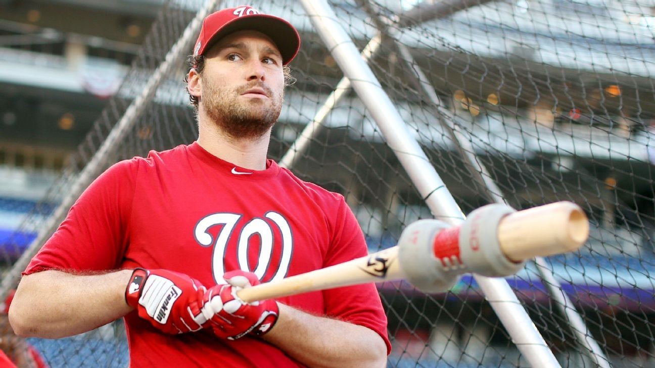 Daniel Murphy takes first on-field BP of spring