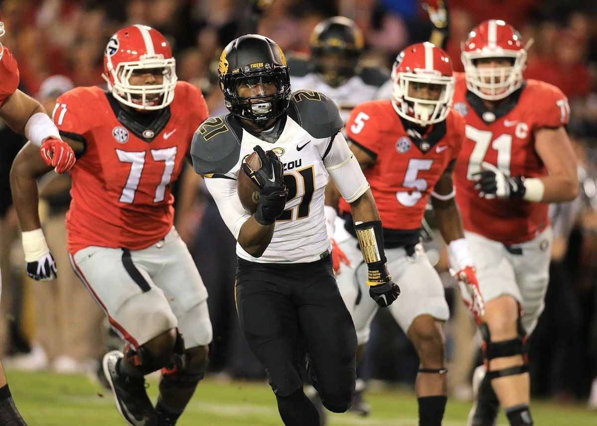 Former MU player Ian Simon accepts ESPN award