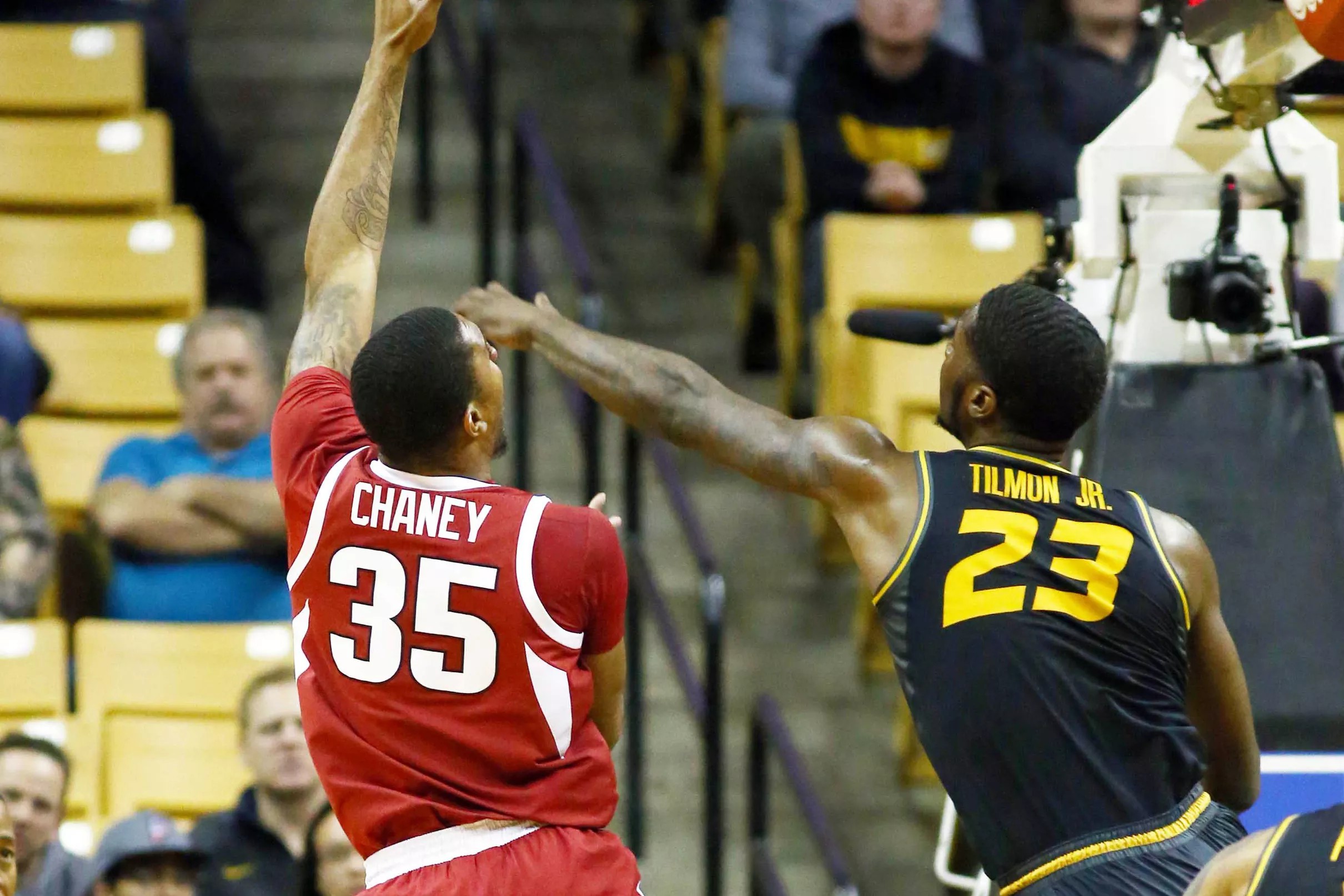 Missouri holds on to beat Arkansas