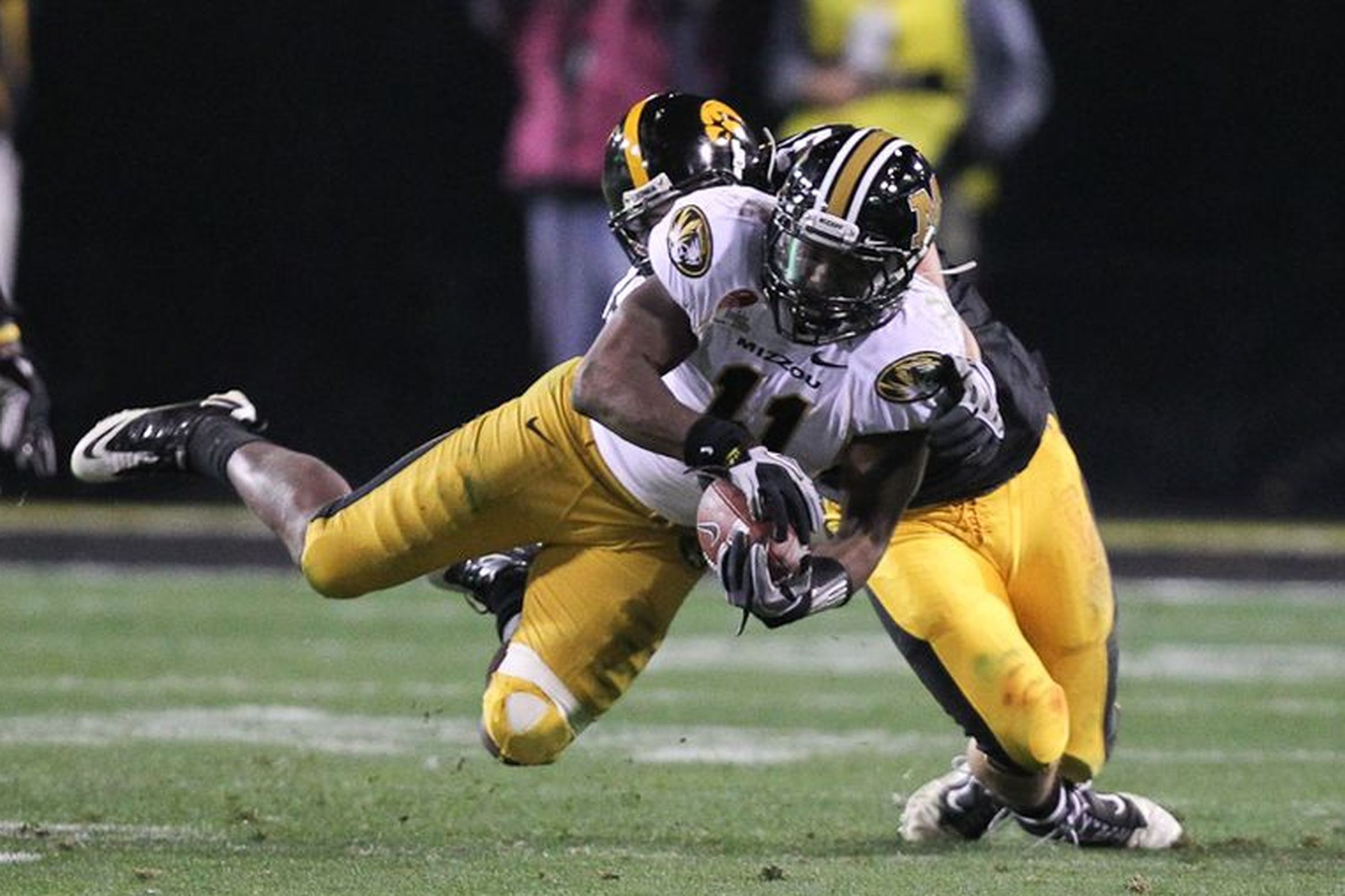 Former Missouri football players react to TJ Moe's latest airing of ...