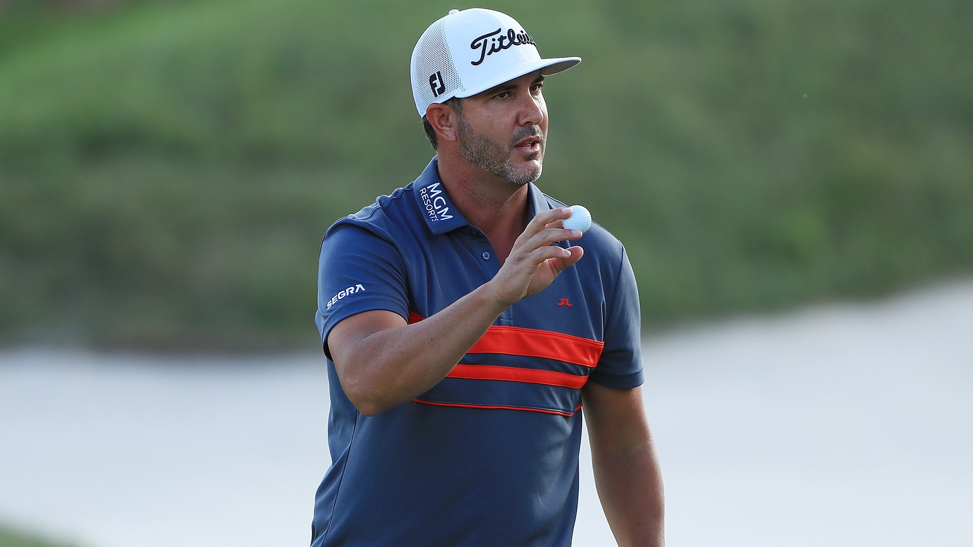 Piercy (62) charges late to claim first-round lead at inaugural 3M Open