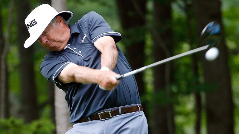 Kirk Triplett shoots record-tying 8-under to lead at U.S. Senior Open