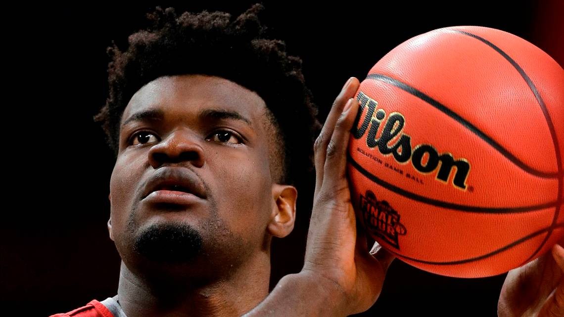 After going 'back and forth' on decision, KU's Azubuike will return for ...