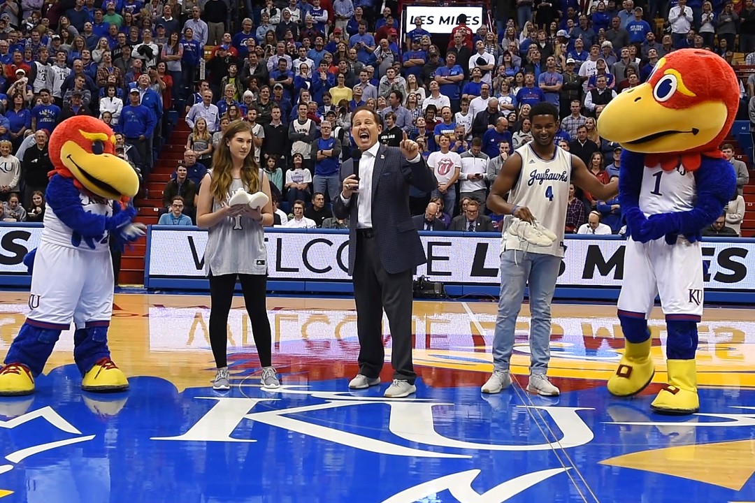 Les Miles makes first assistant coach hire: Chevis Jackson