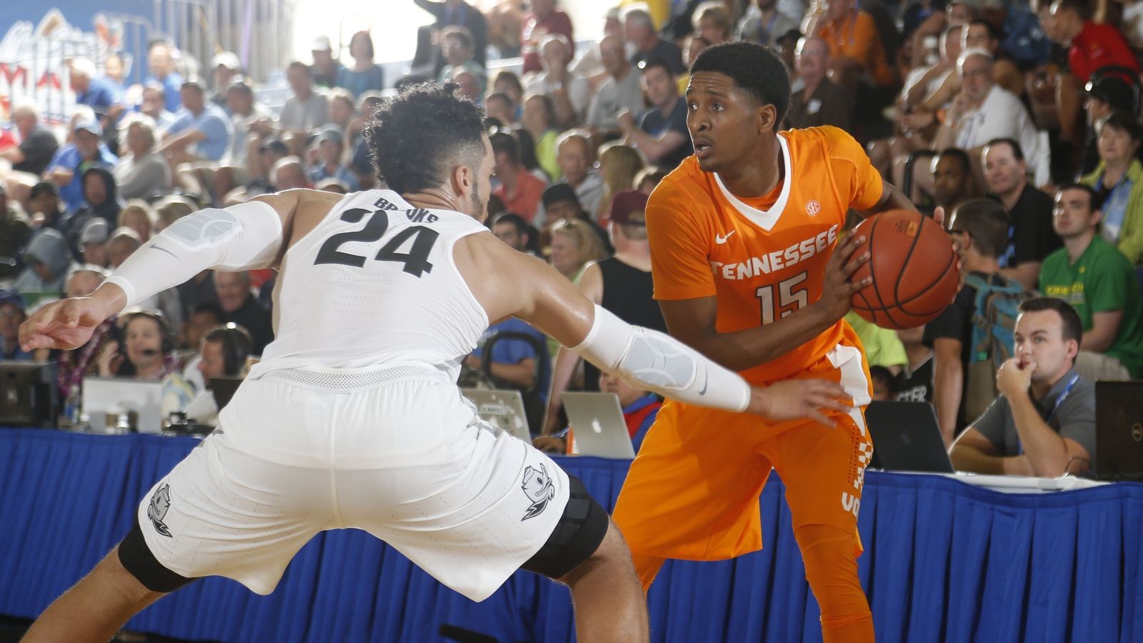 Detrick Mostella Shoots Vols to Key Win at ETSU