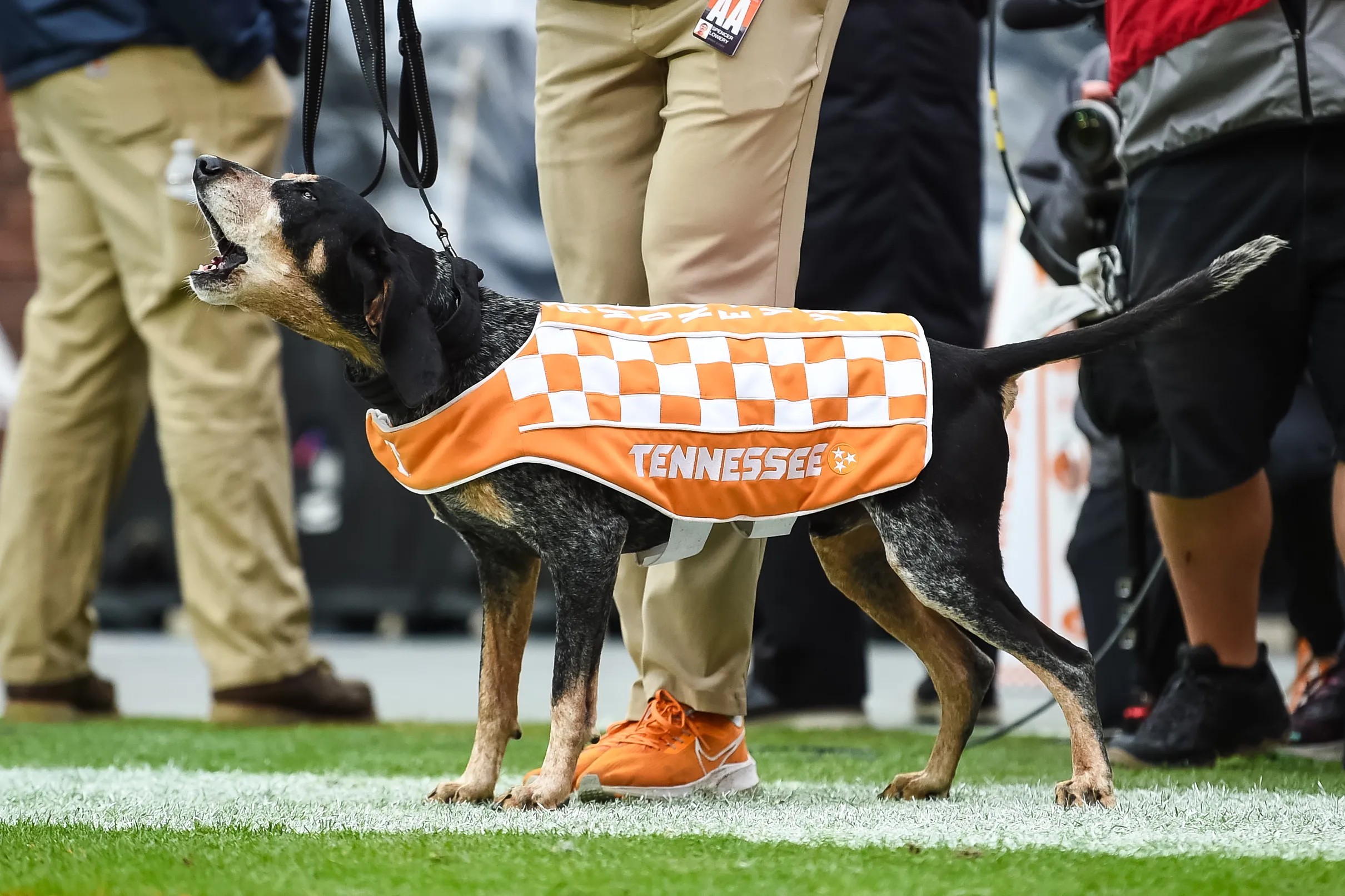 5-star DL Daevin Hobbs commits to Tennessee