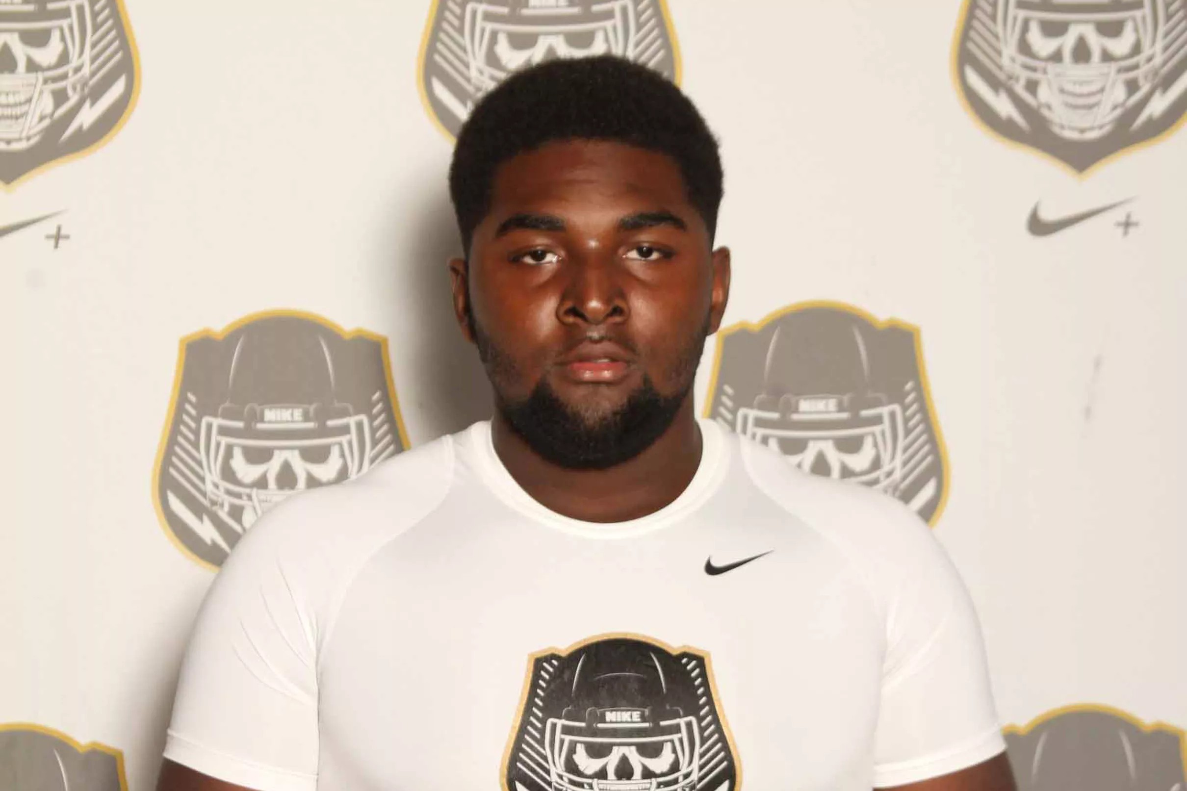 Tennessee still in the mix for four-star DL Charles Moore