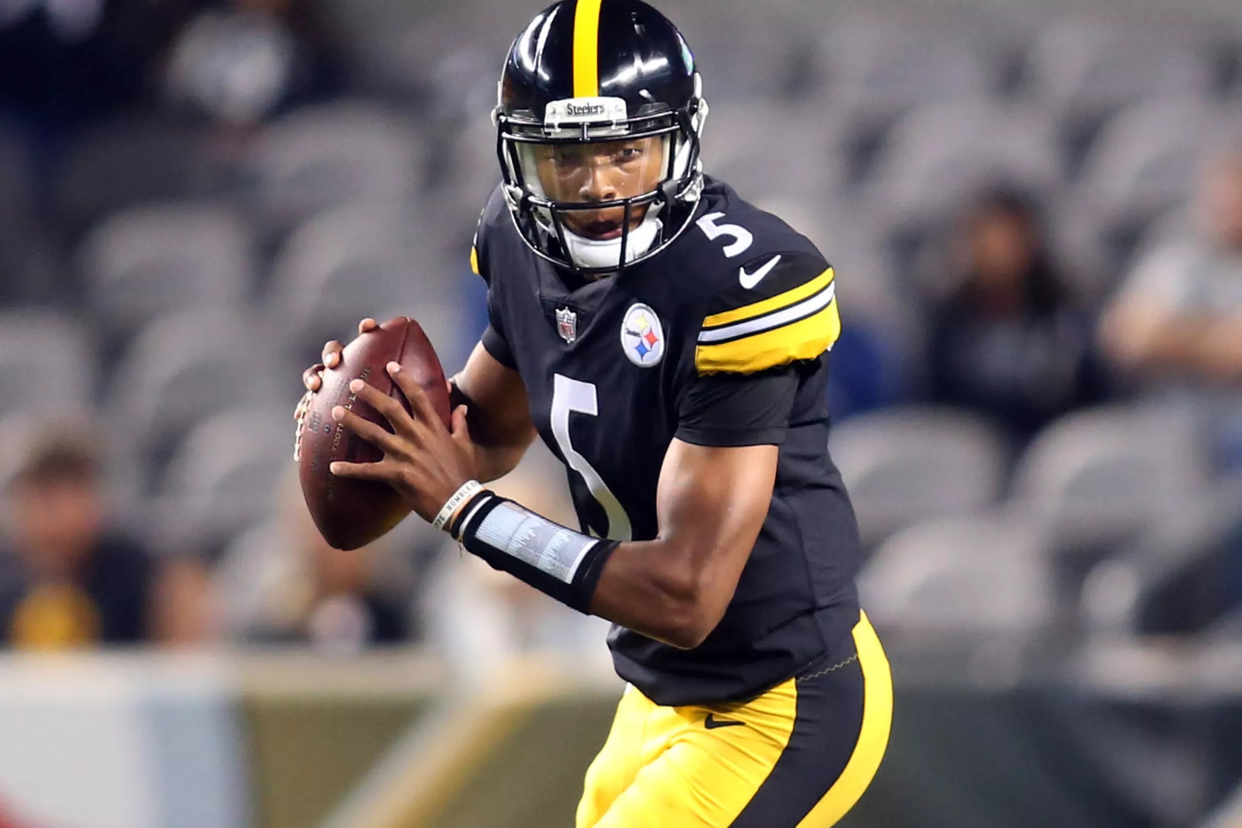 WATCH: Josh Dobbs hits Justin Hunter deep for a Steelers touchdown