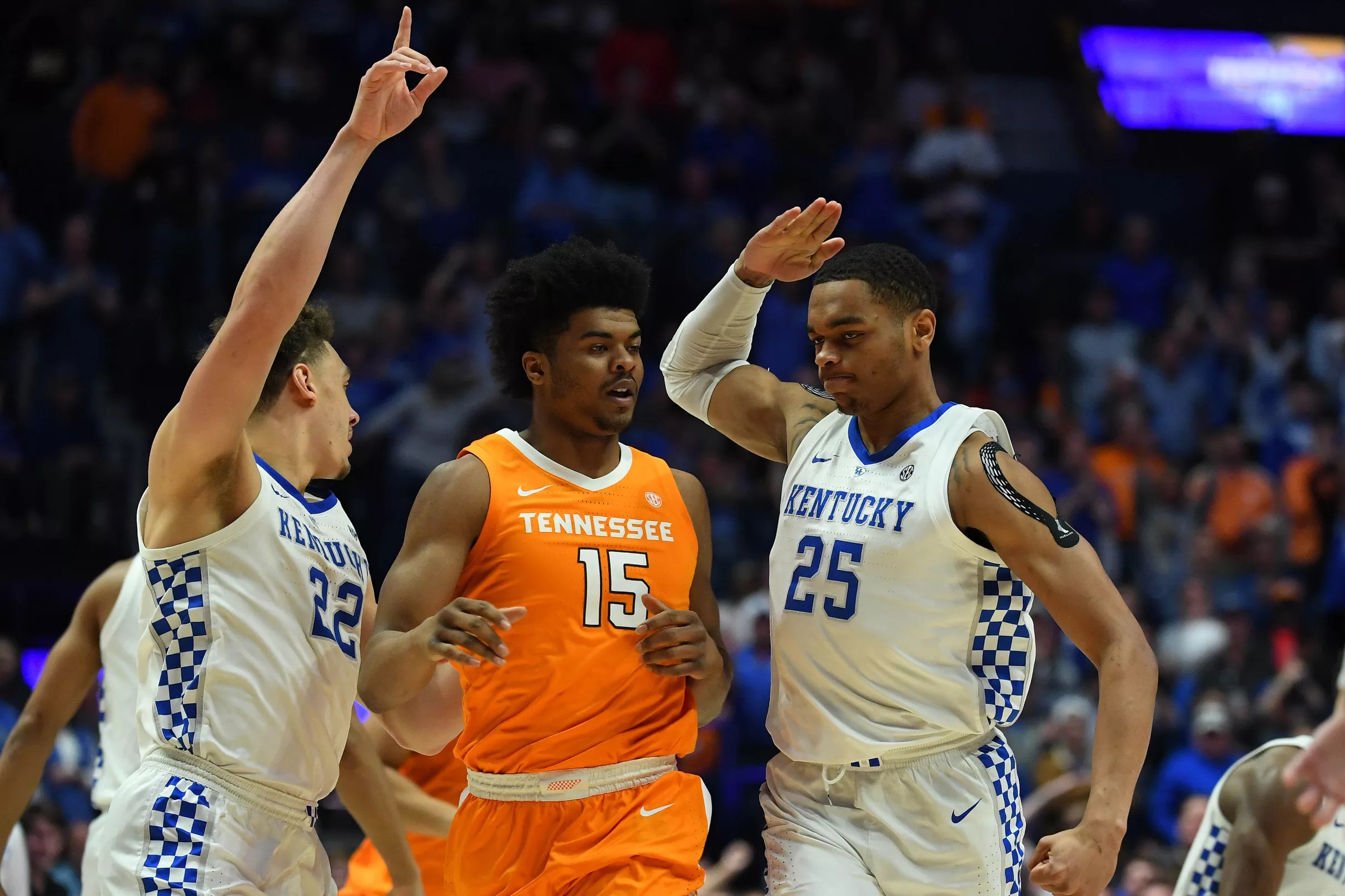 Former Tennessee forward Derrick Walker lands at Nebraska