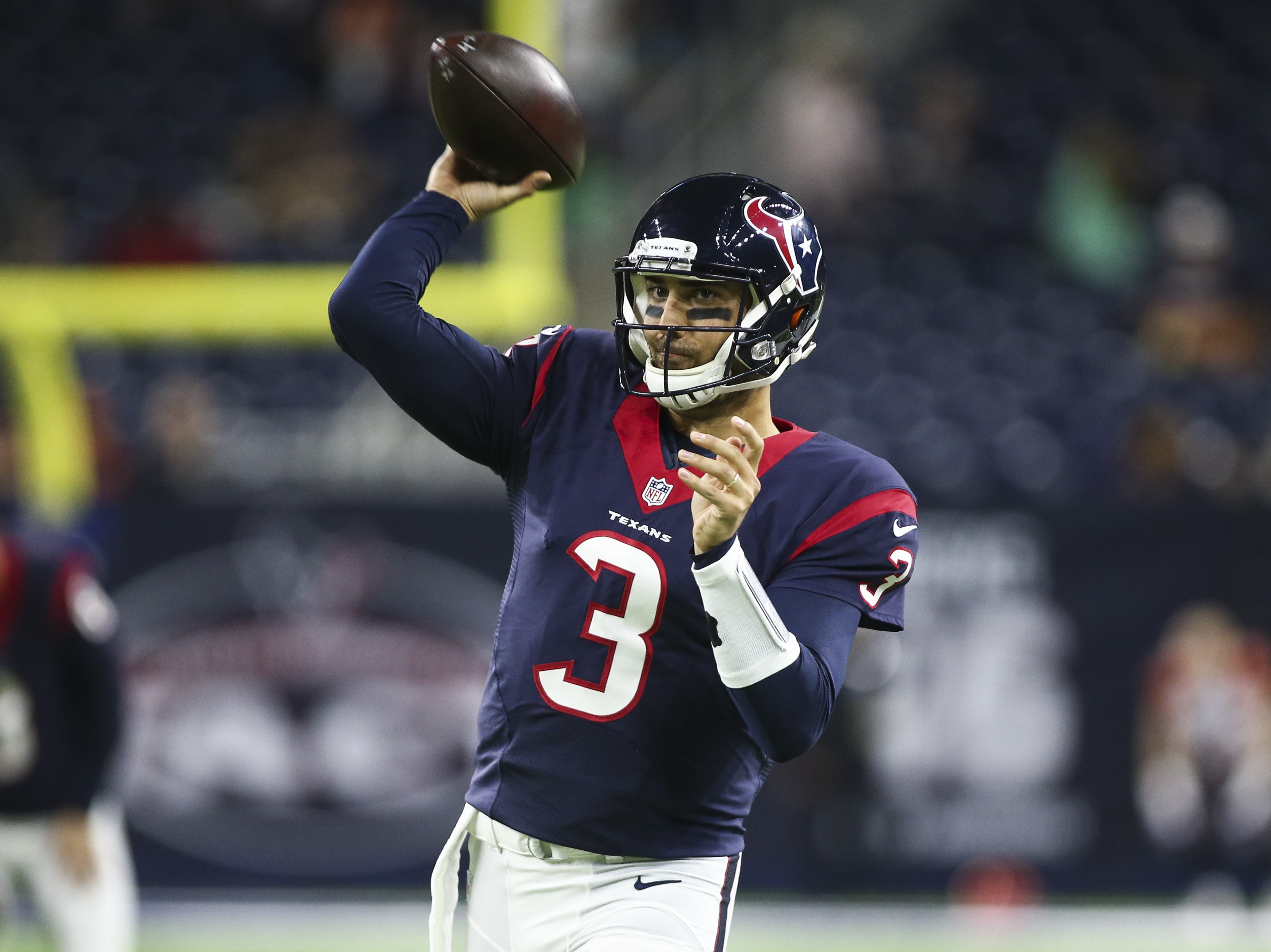 Report: Texans don’t believe Tom Savage is ready to start 16 games