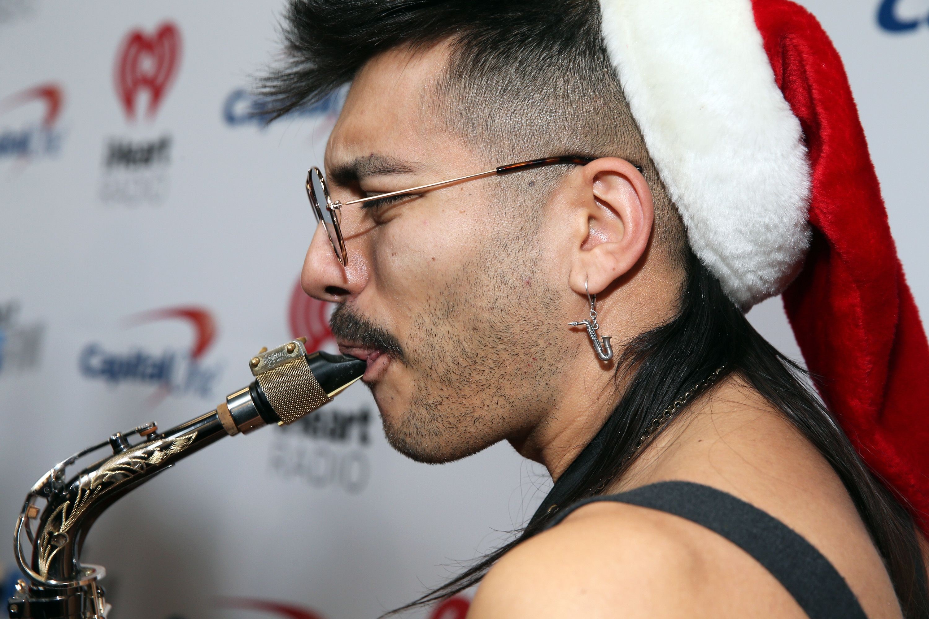 Utah Jazz get the Sexy Sax Man treatment in Sacramento