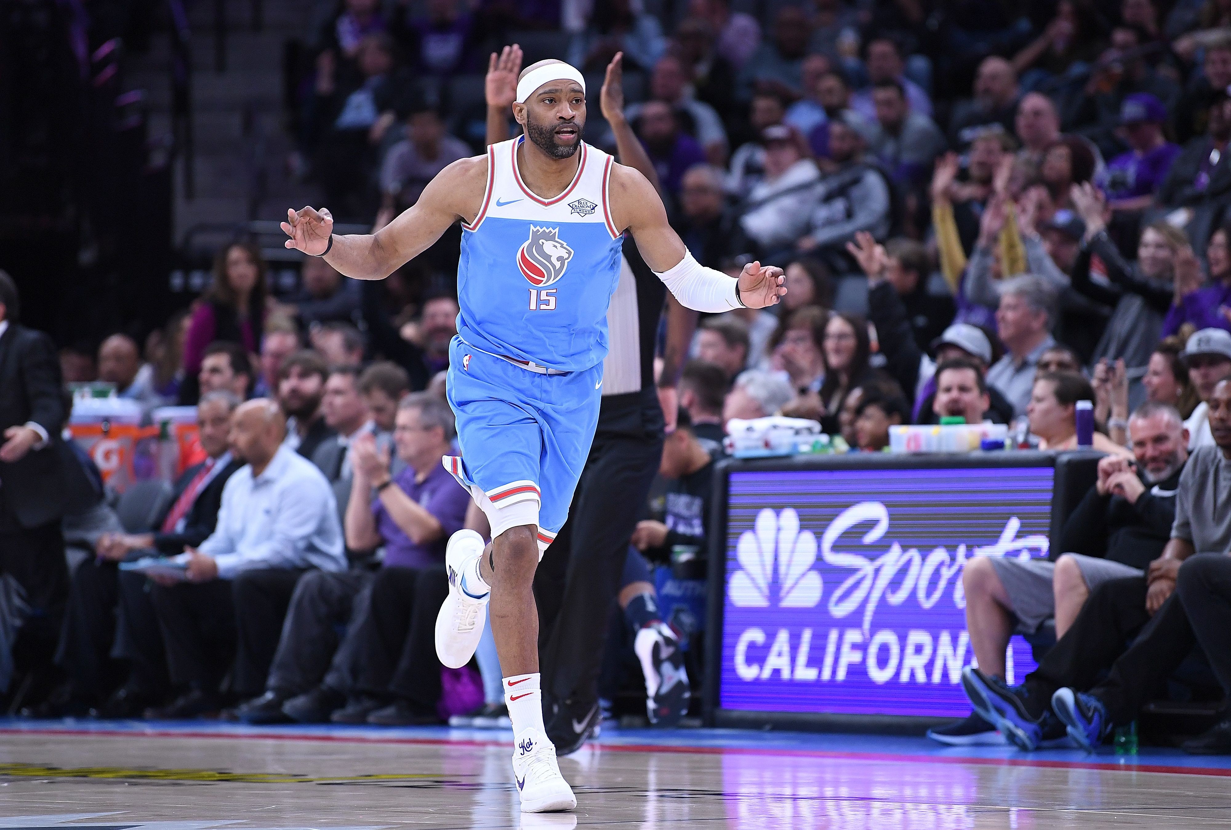 Vince Carter plays in 1,400 NBA games: Tenth All-time