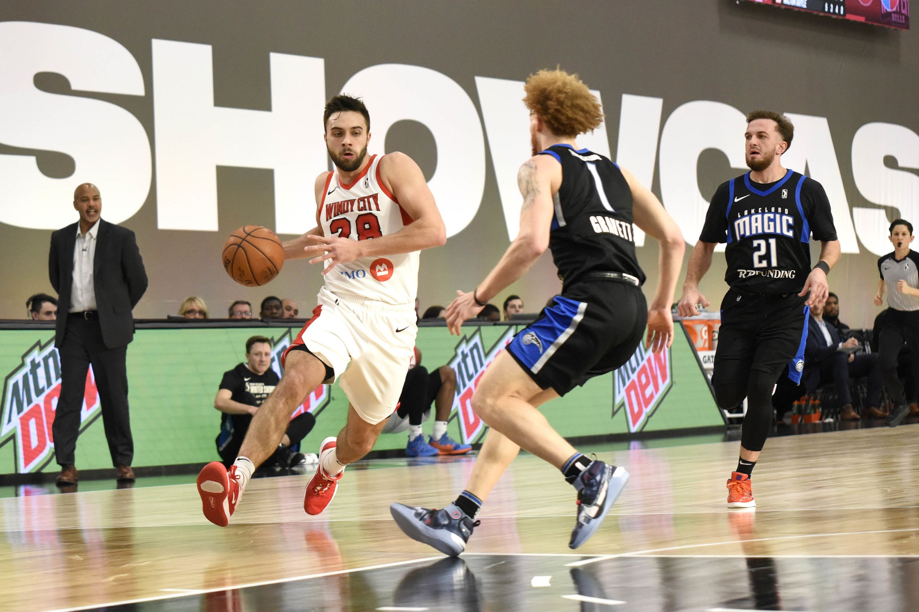 Chicago Bulls: Promising wing Max Strus out for season with torn ACL