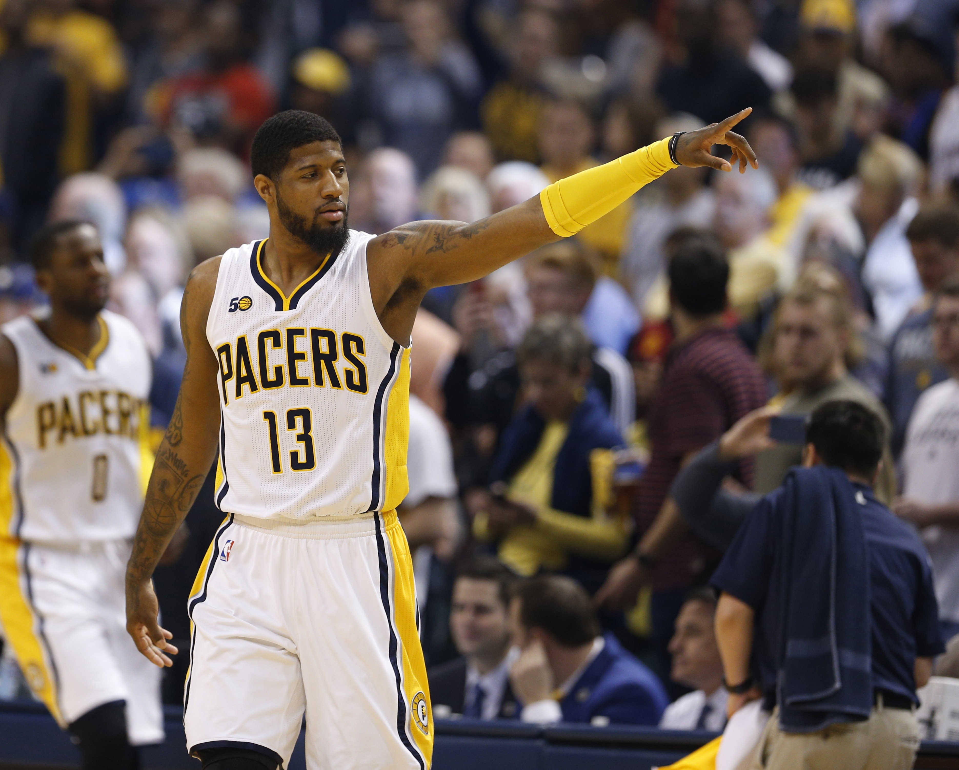 San Antonio Spurs Fans React to Paul George’s Pacers Future