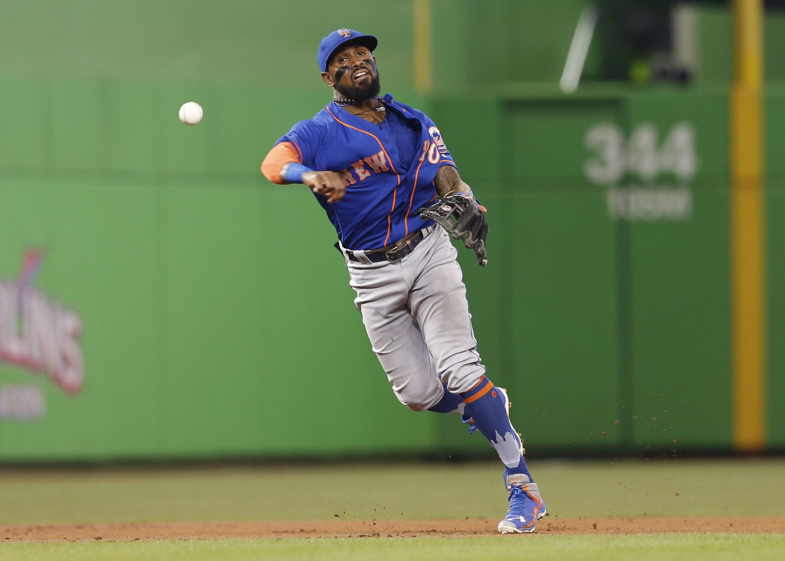 Mets sign Jose Reyes to a one-year deal