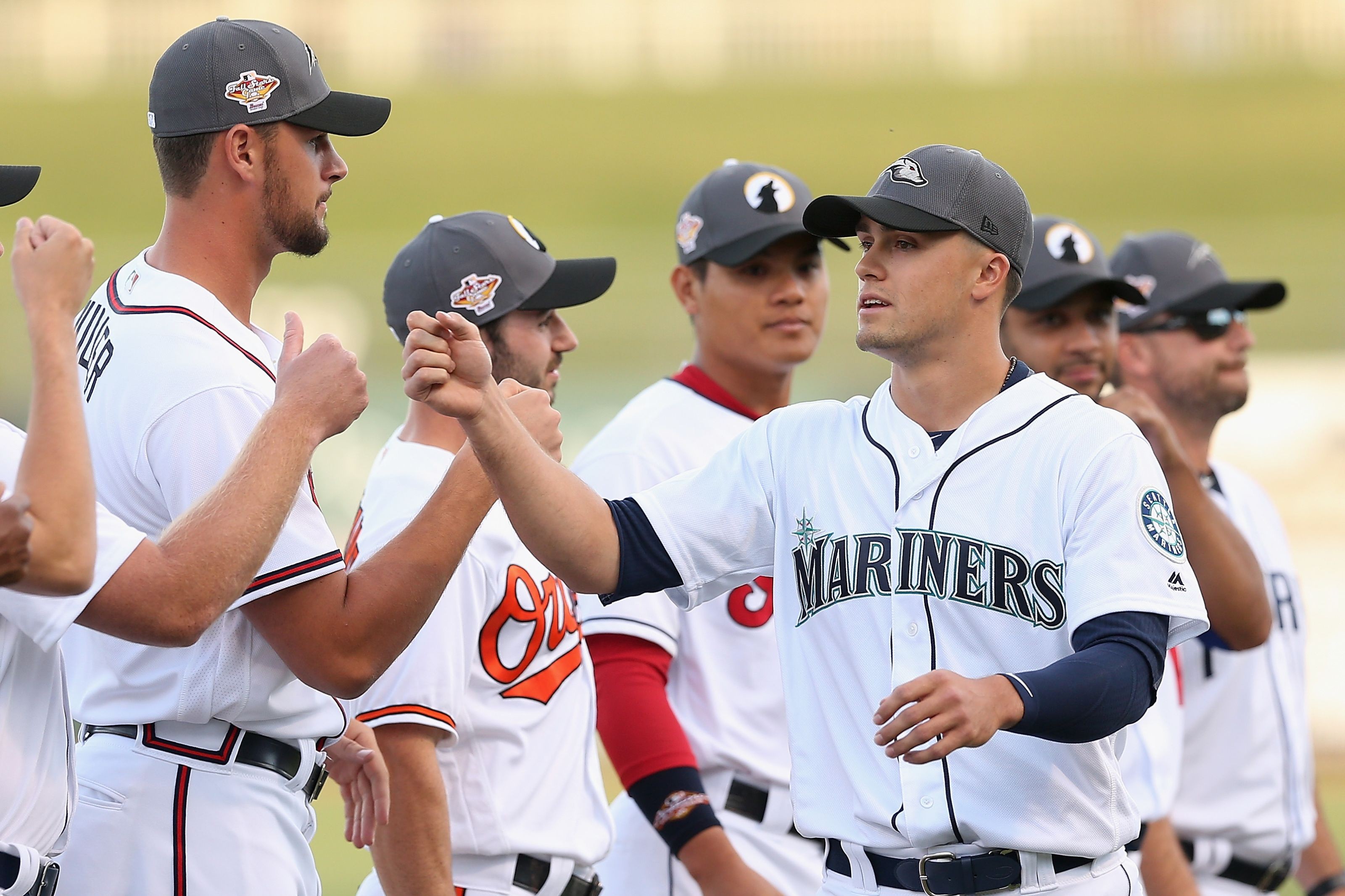 Seattle Mariners sign Evan White to MLB deal before his debut