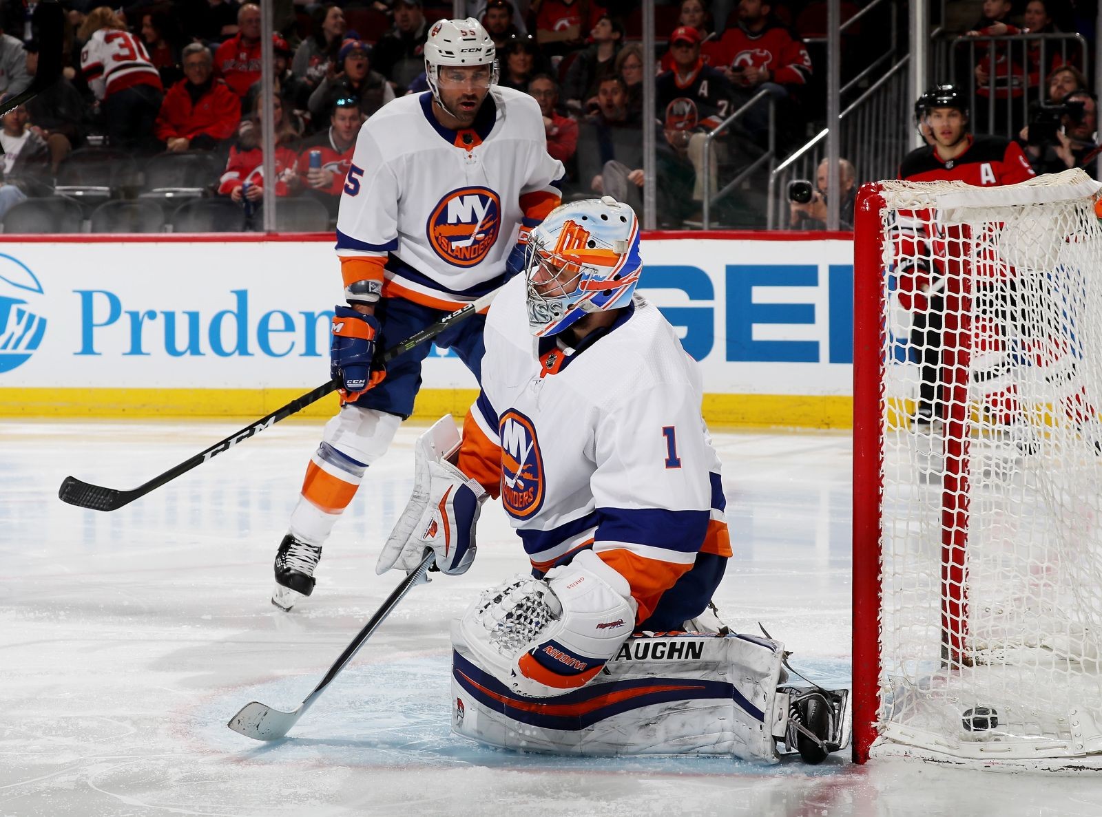 New York Islanders Daily: Thomas Greiss Shines In Opener