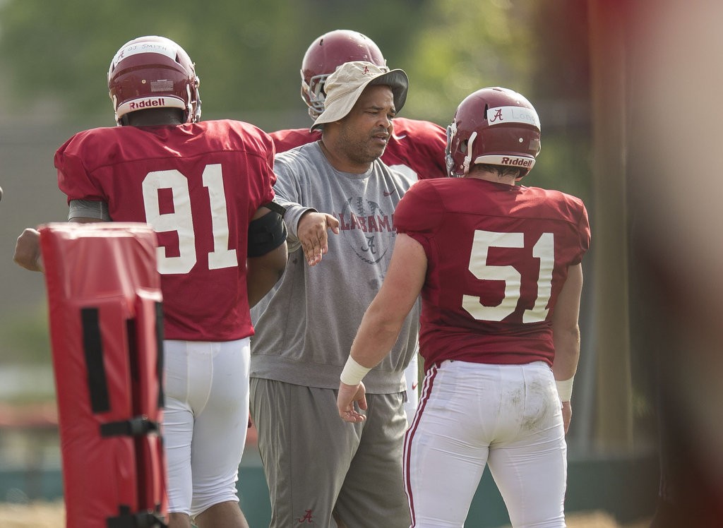 Alabama defensive line coach Bo Davis resigns