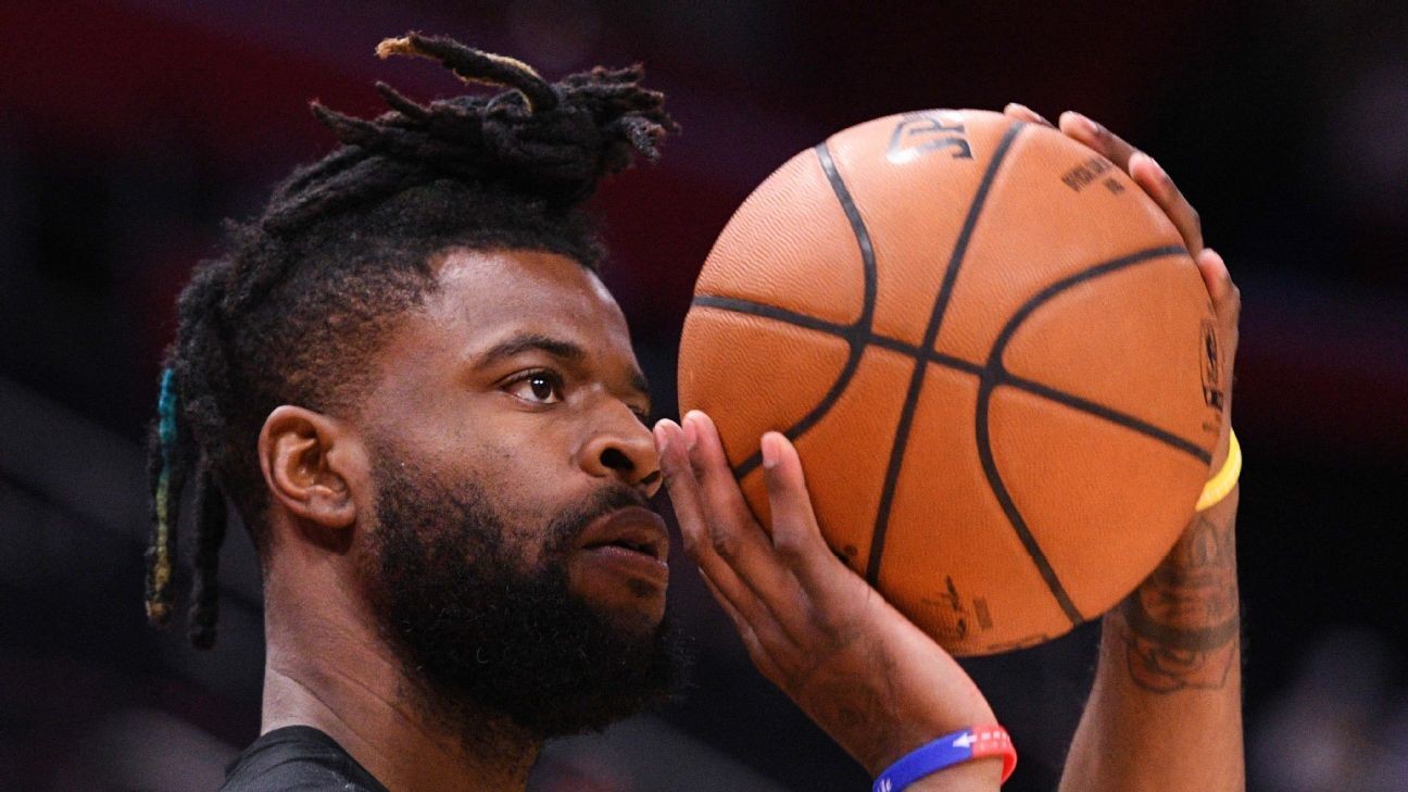 Knicks sign free agent Bullock to 2-year deal