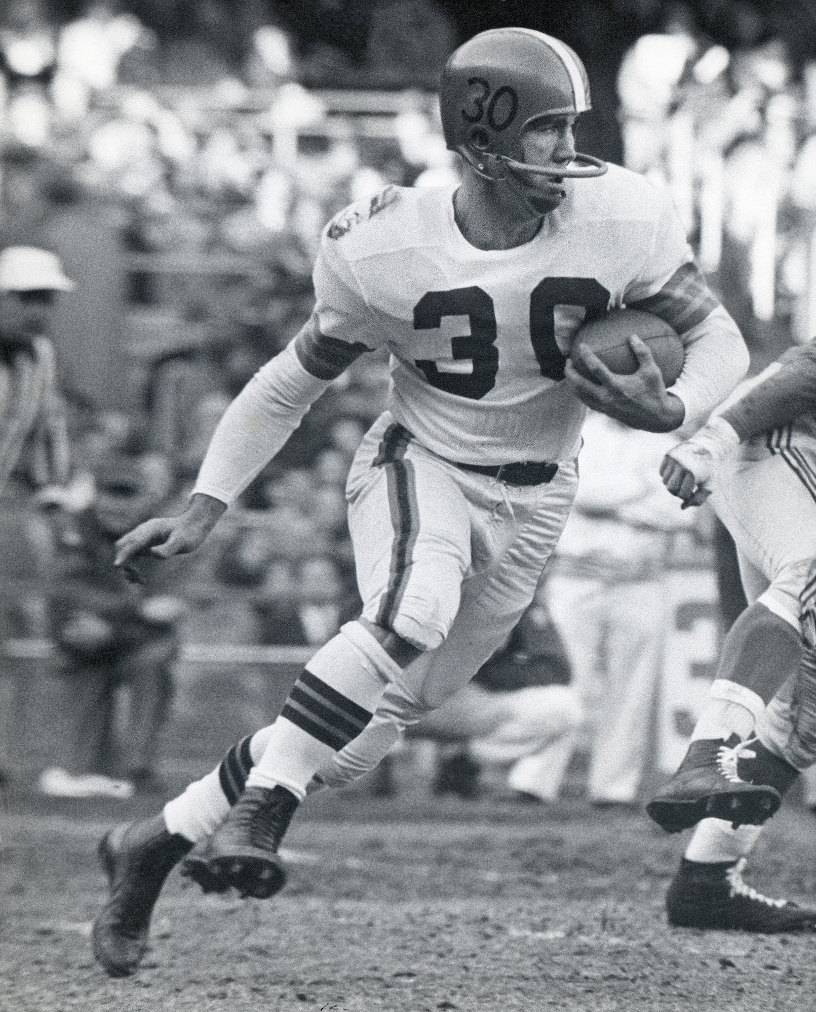 Bernie Parrish, All-Pro Cornerback Who Took on the N.F.L., Dies at 83