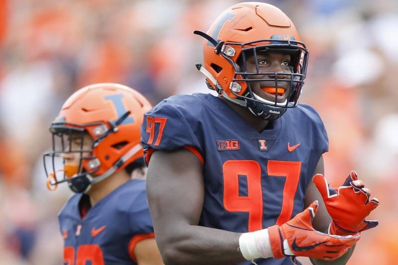 Illinois DE Bobby Roundtree Suffers 'Severe' Spinal Injury in Swimming ...