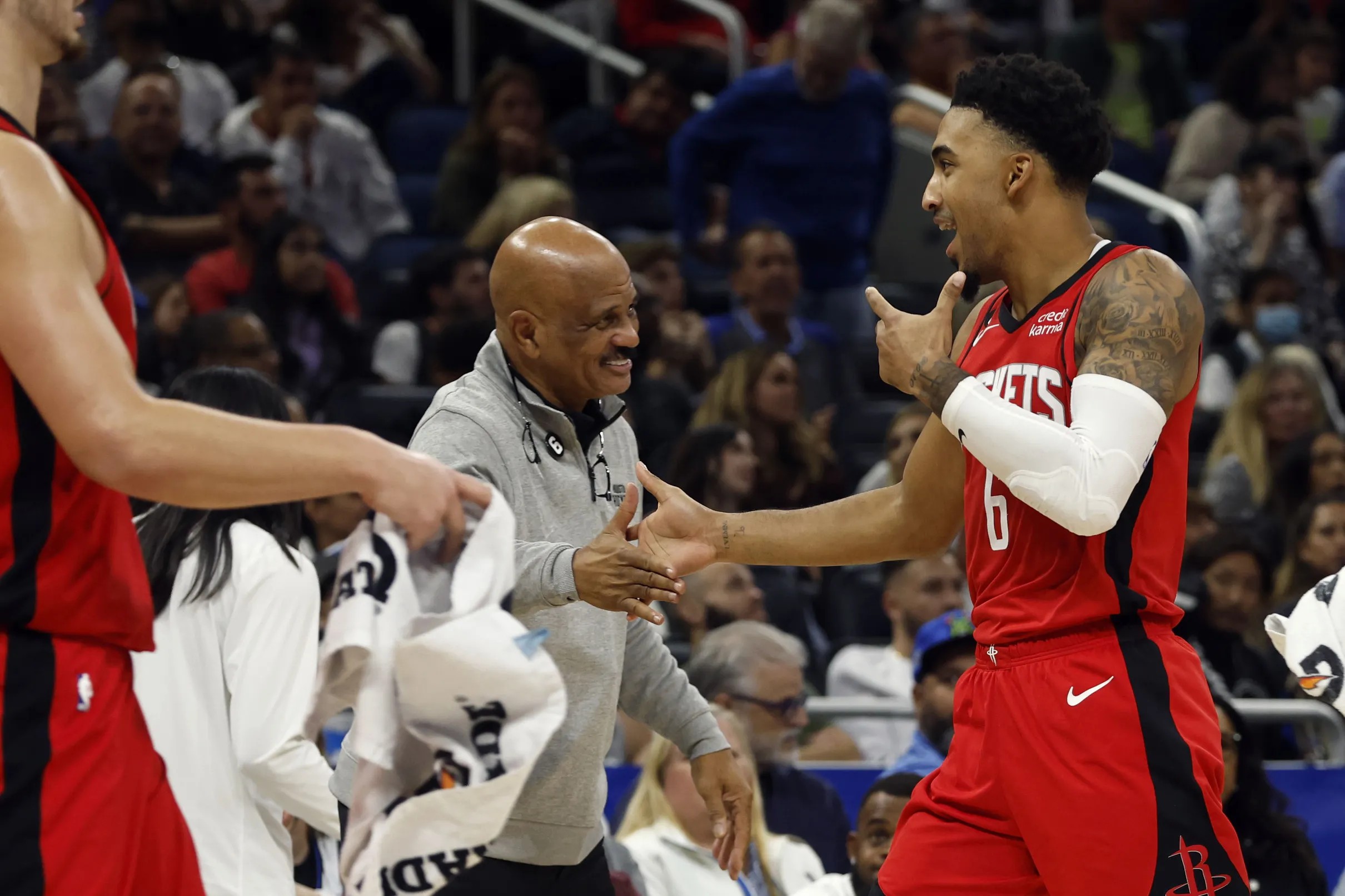 KJ Martin changes course, now open to extension