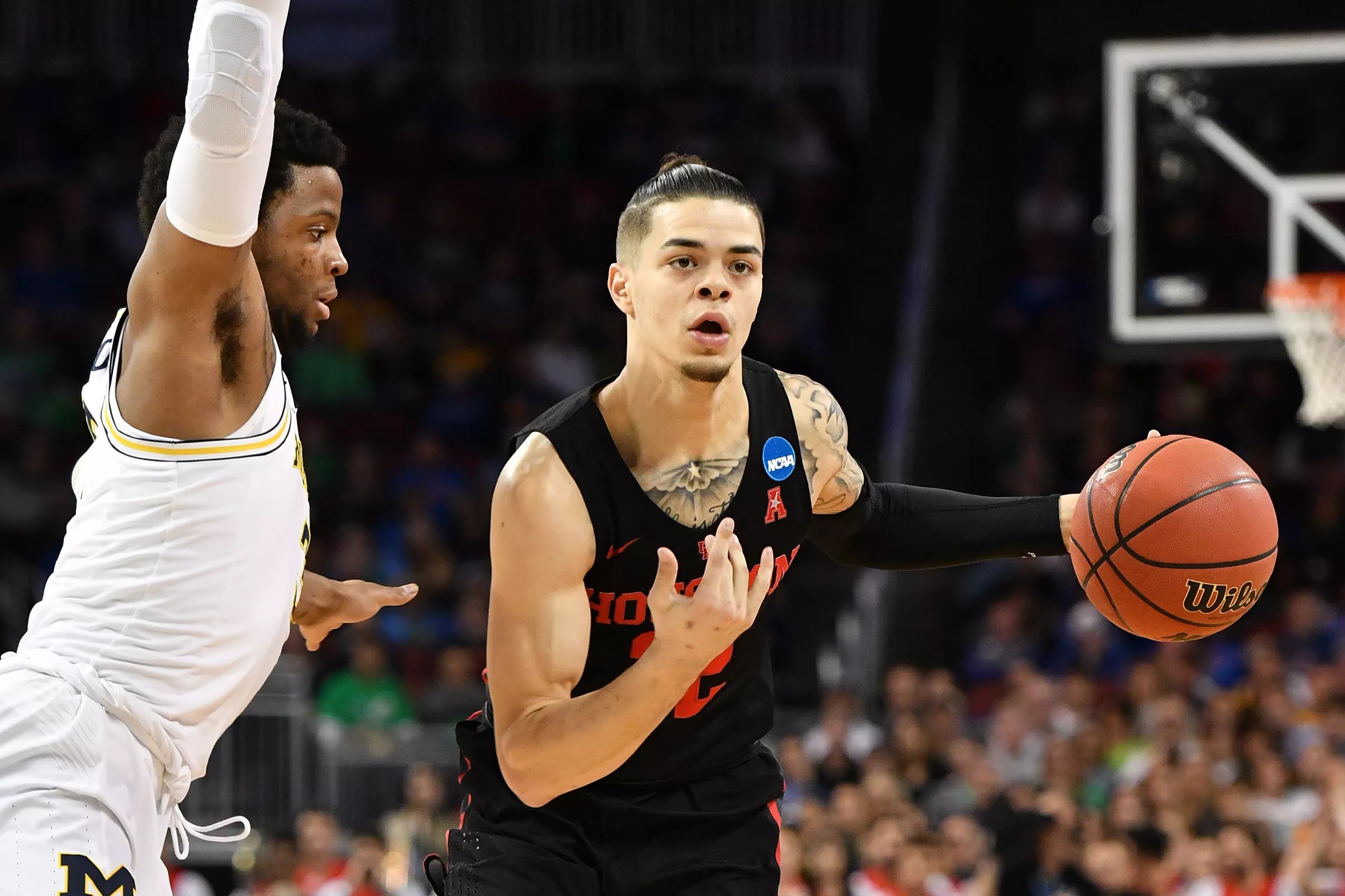 Rockets sign guard Rob Gray