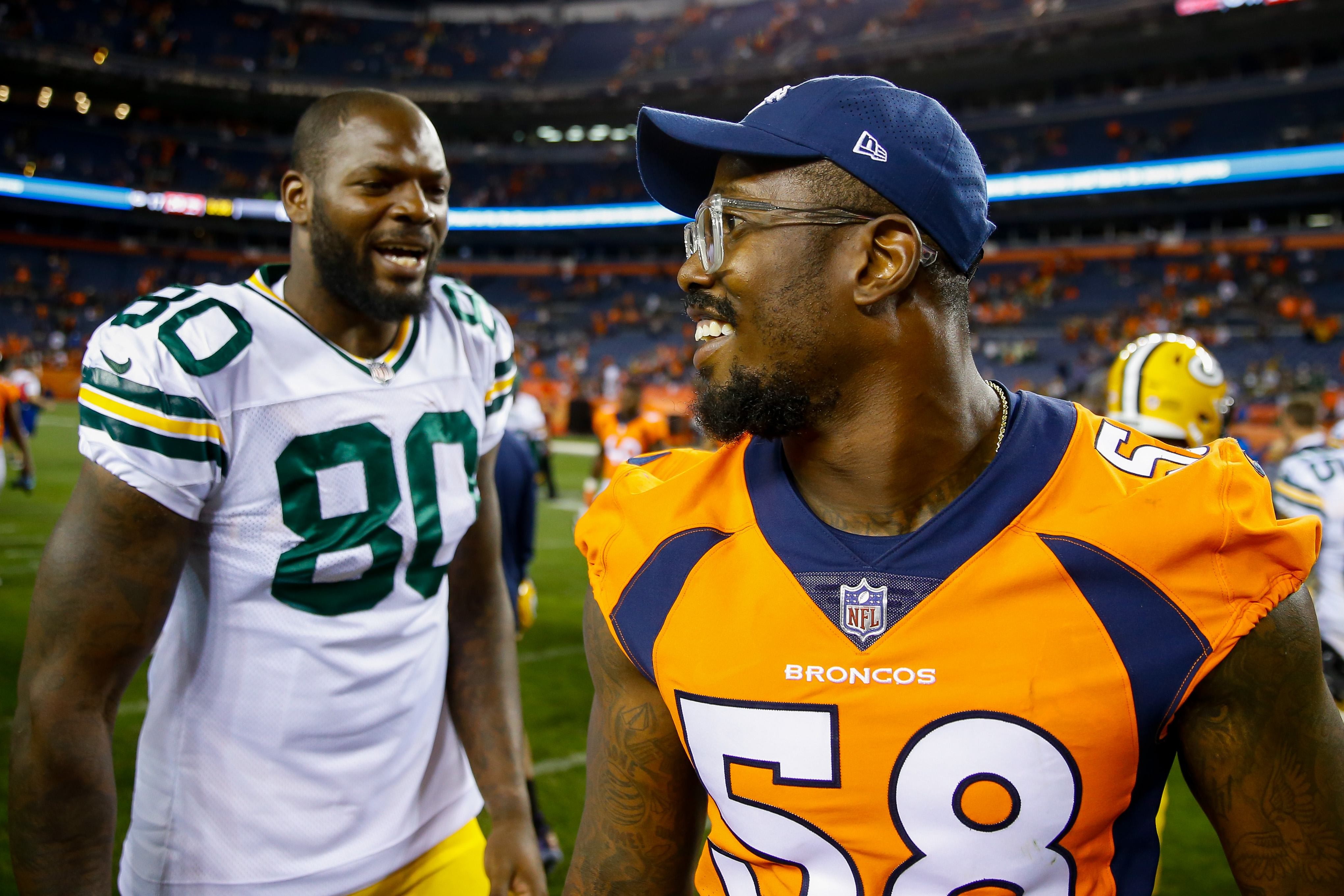 Green Bay Packers’ Martellus Bennett Stars In GIFs With Teammates