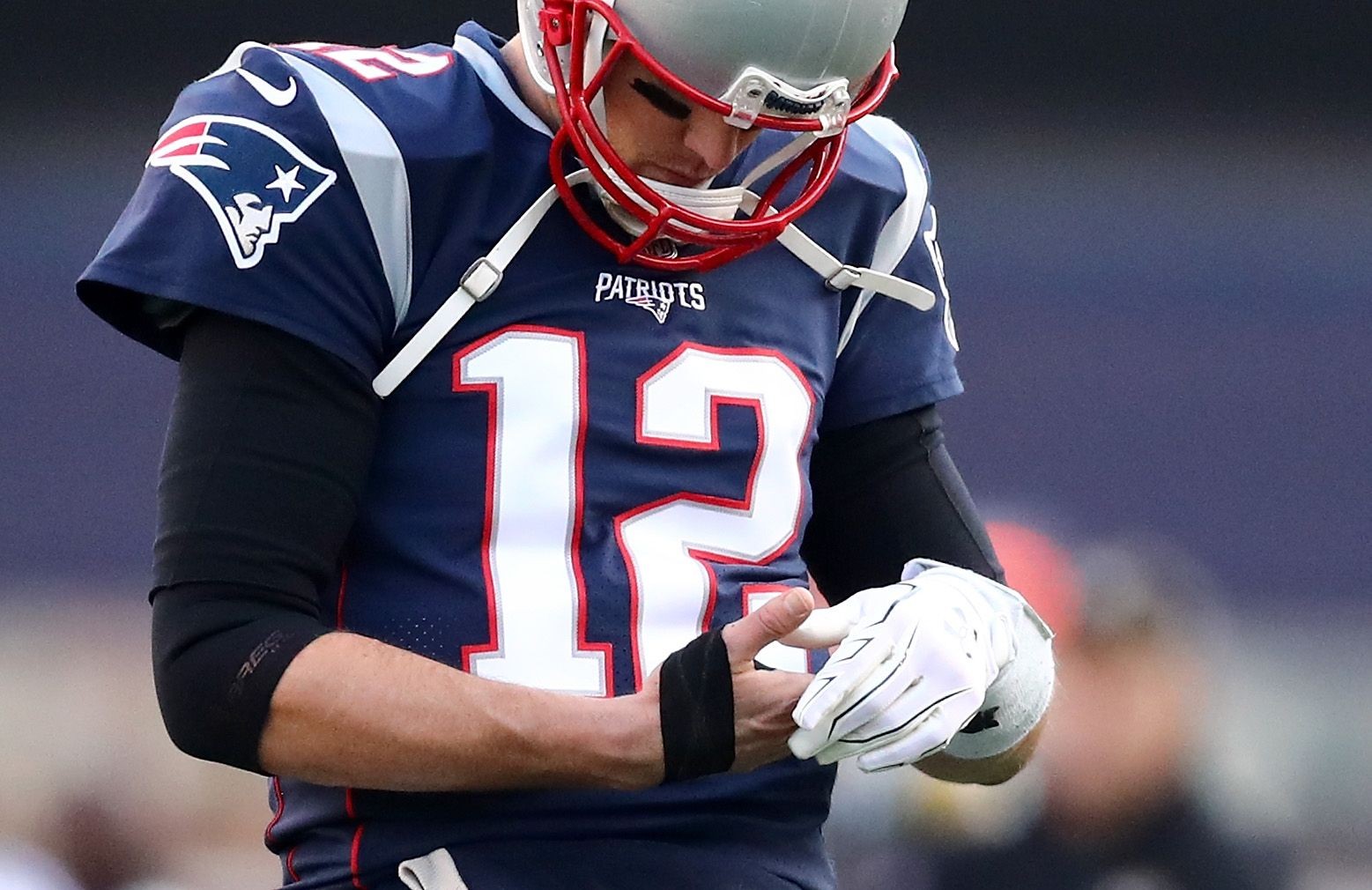 Super Bowl-Bound Tom Brady Wore KT Tape On Injured Hand In Patriots’ Win