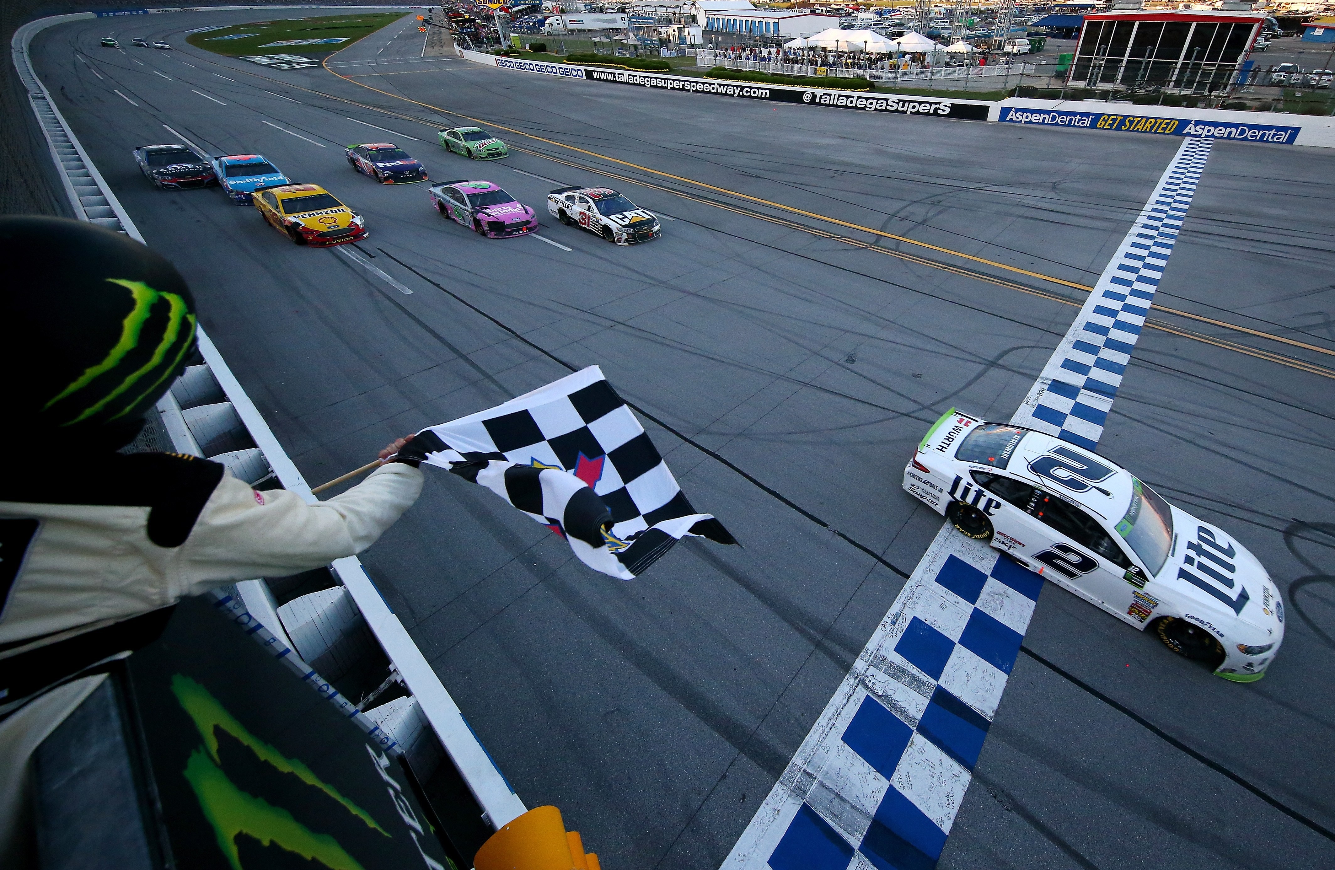 NASCAR, Twitter Renew And Expand In-Car Streaming