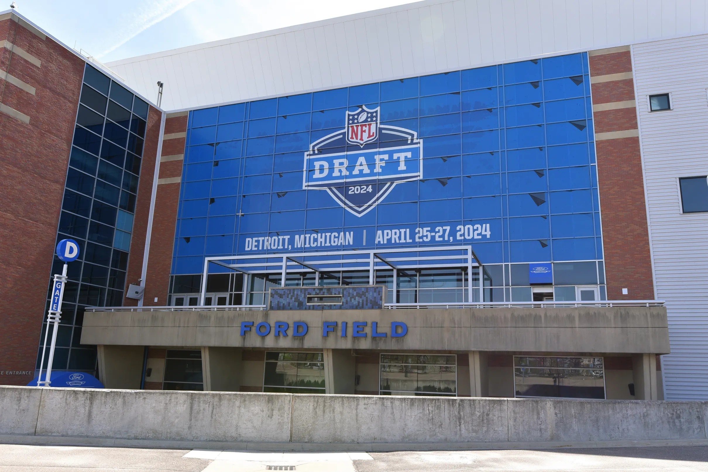 NFL draft: How NFL teams draft early compared to analysts consensus big ...